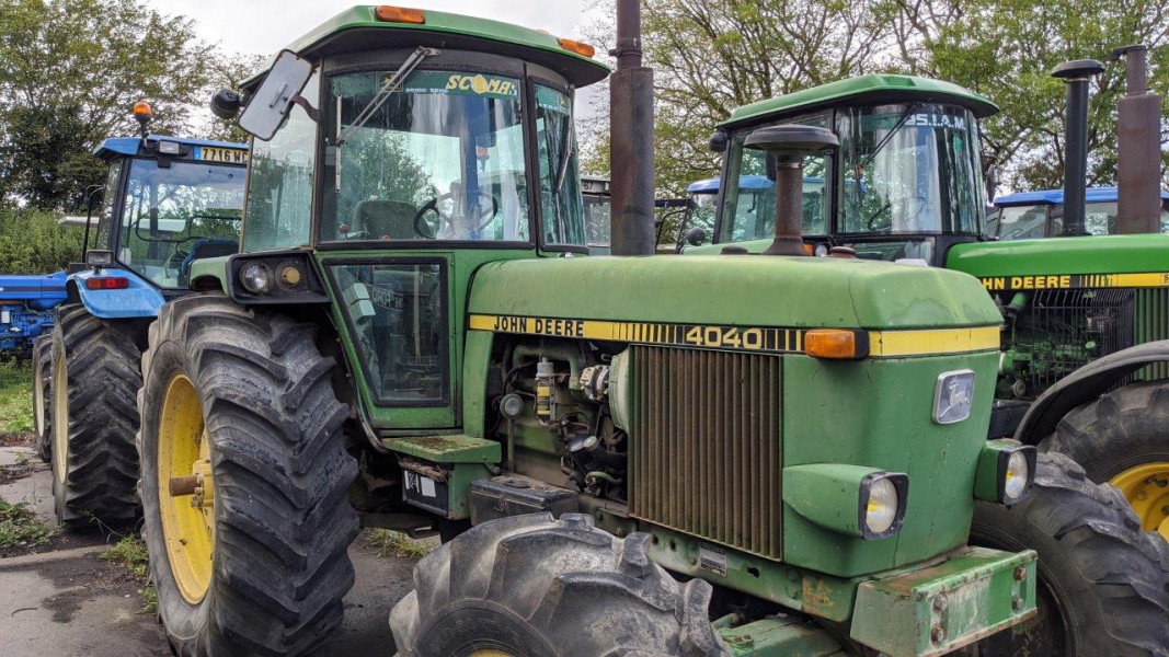 John Deere 4040